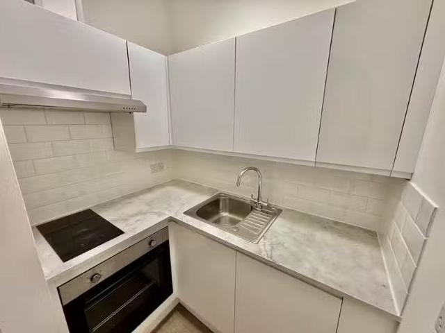Cozy Studio flat for rent in Cecil Road, BH5
