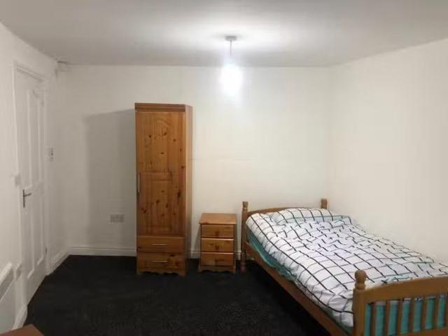 Cheap Studio flat for rent in Deykin Avenue, Witton, Birmingha.