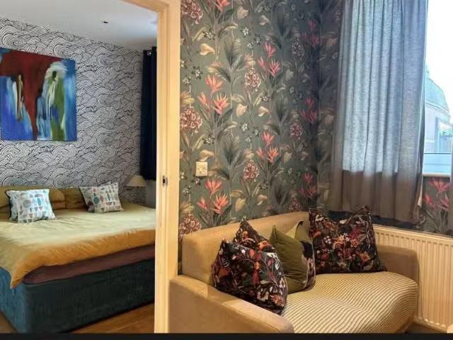 Unique Studio flat for rent in Edridge Road, CR0