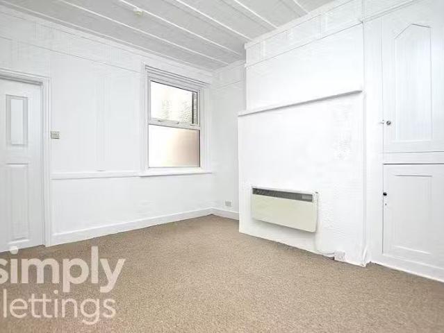 Just in! Studio flat for rent in Lorna Road, Hove, BN3