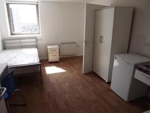 Unique Studio flat for rent in Large Studio, Bills Included, BH1