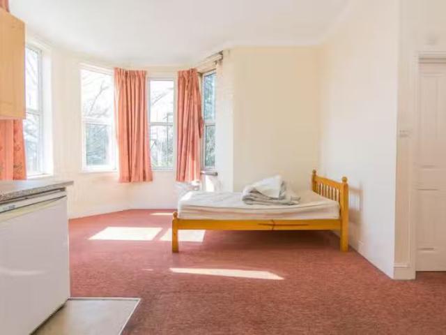 Charming Studio flat for rent in Middleton Hall Road, B30