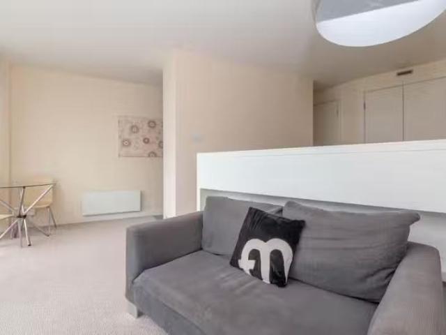 For Rent! Studio flat for rent in Rotunda, New Street, B2 4PA.