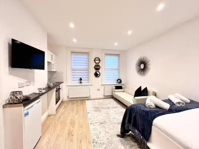 Charming Studio flat for rent in West Hill Road, Bournemouth.