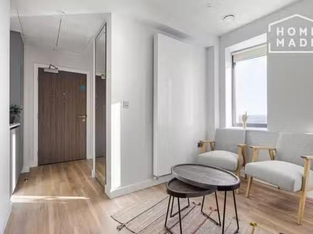 Charming Studio to rent in Enclave Croydon CR0