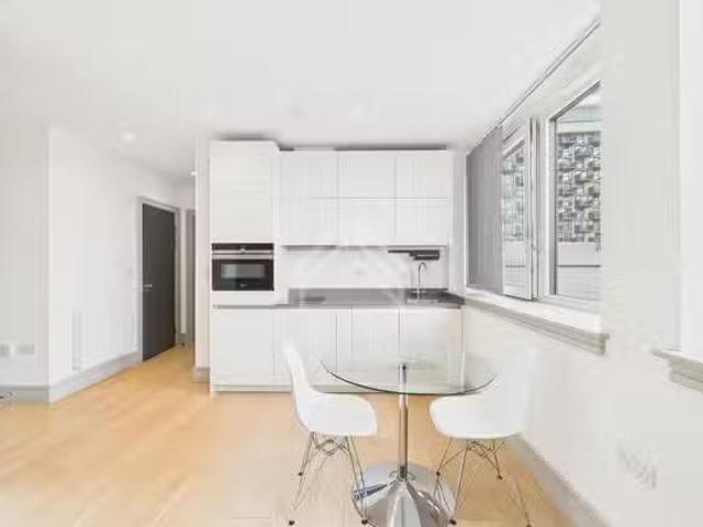Cheap Studio to rent in Flint Court, Finchley N12