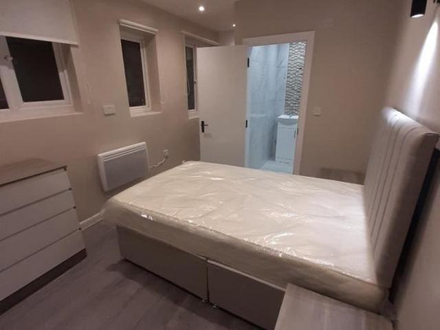 New Studio 2.4 Miles Oxford Station at Cowley