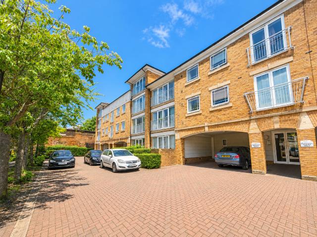 New Stairs, Chatham ME4, 2 bed flat to rent, £1,350 pcm | PrimeLocation