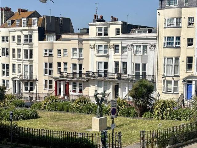 New Steine Mansions, Devonshire Place, Brighton BN2, 2 bed flat to rent, £1,500 pcm | PrimeLocation