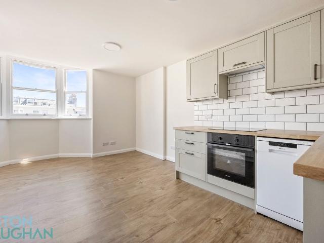 New Steine, Brighton BN2, 2 bed flat to rent, £1,650 pcm | PrimeLocation