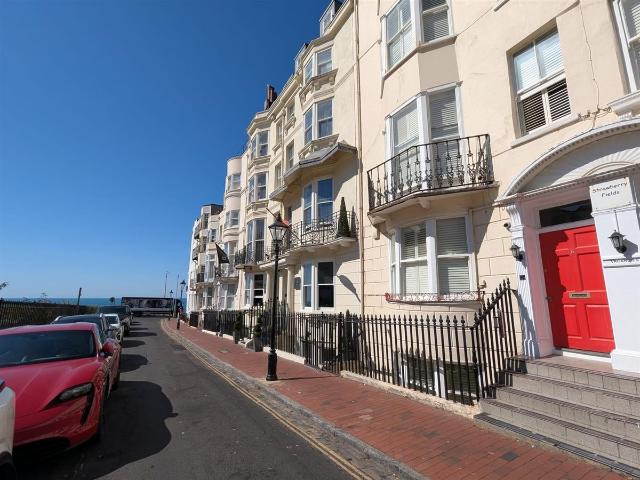 New Steine, Brighton BN2, 2 bed flat to rent, £1,695 pcm | PrimeLocation