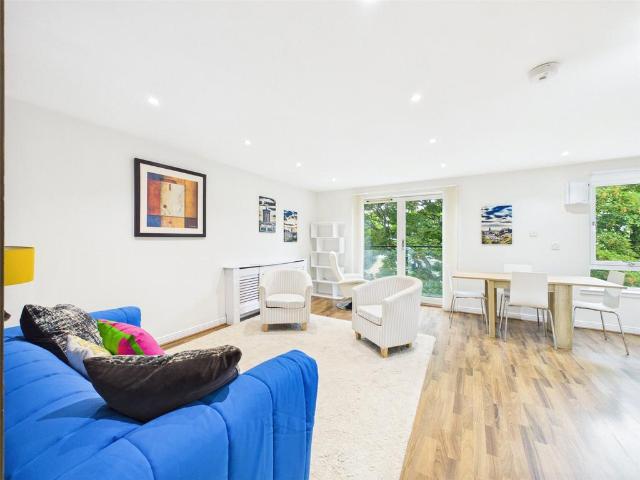 New Street, Musselburgh, East. 2 bed apartment to rent £1,395 pcm £322 pw