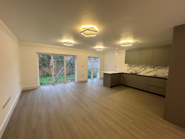 New Street, Canterbury CT1, 4 bed bungalow to rent, £2,300 pcm | PrimeLocation