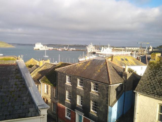 New Street, Falmouth TR11 7 bed end of terrace house to rent £3,995 pcm £922 pw