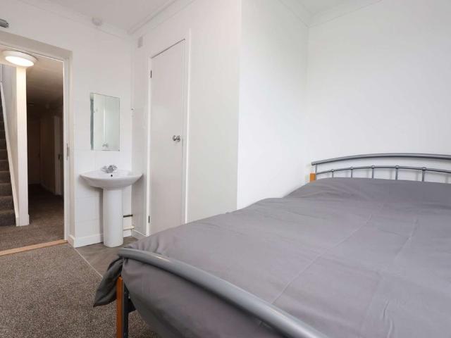New Street Room 7