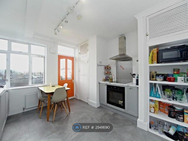 New Park Court, London SW2, 3 bed flat to rent, £2,850 pcm | PrimeLocation