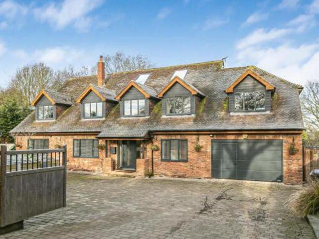 New Park Road, Newgate Street, 5 Bedroom Detached
