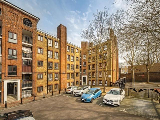 New Park Road, London SW2 3 bed flat to rent £2,300 pcm £531 pw
