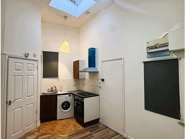New Park Road, London SW2, 1 bed flat to rent, £1,050 pcm | PrimeLocation
