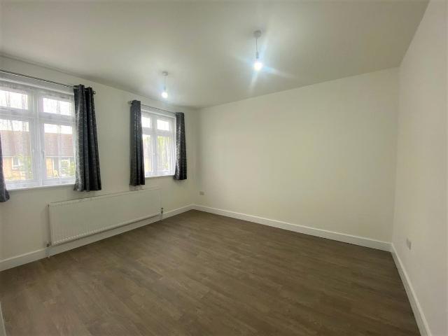 New Peachey Lane, Uxbridge UB8, 4 bed semi detached house to rent, £2,450 pcm | PrimeLocation