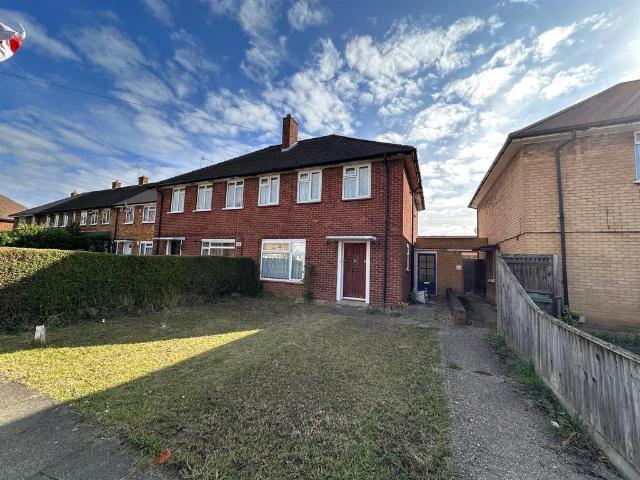 New Peachey Lane, Uxbridge, 4 bed semi detached house to rent £2,300 pcm £531 pw