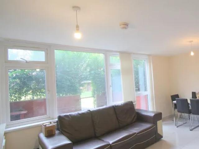 New Place Square, Drummond Road, South Bermondsey, London, SE16 2JB, United Kingdom | 4 bed apartment for rent #167381299 | Rentberry