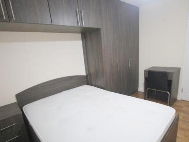 New Place Square, London, 4 Bedroom Flat