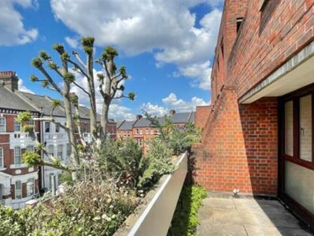 New Priory Court, Mazenod Avenue, 3 Bedroom Apartment
