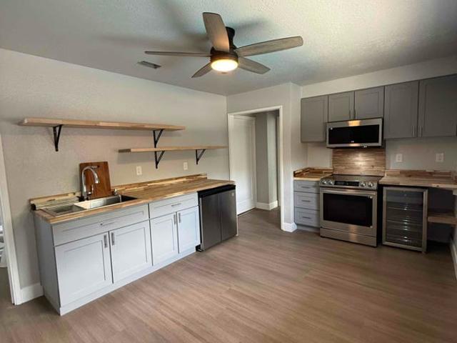 New private apartment wpool access in convenient l