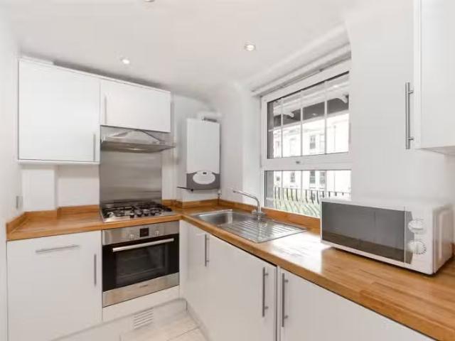 Deal! property to let in Gatliff Close, Ebury Bridge Road, Lon.