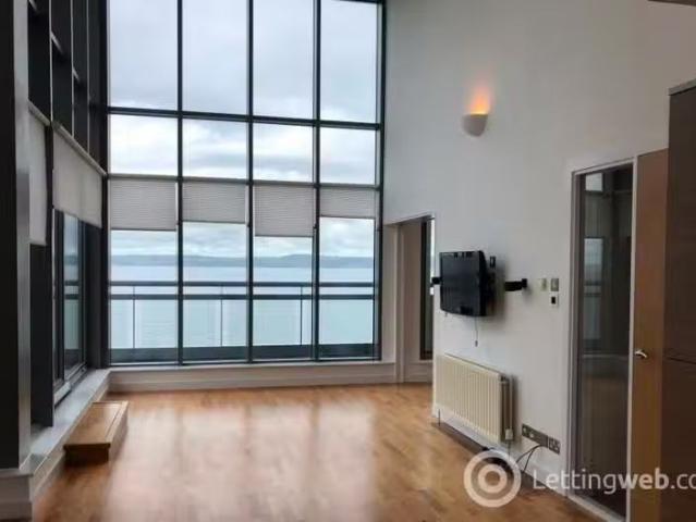 For Rent! Property to rent in 10/31, Western Harbour Terrace.