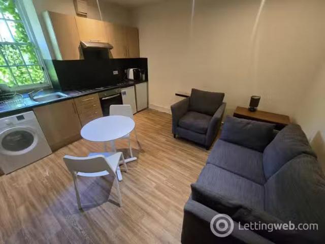 Rental! Property to rent in 11 Marischal Street, Flat A