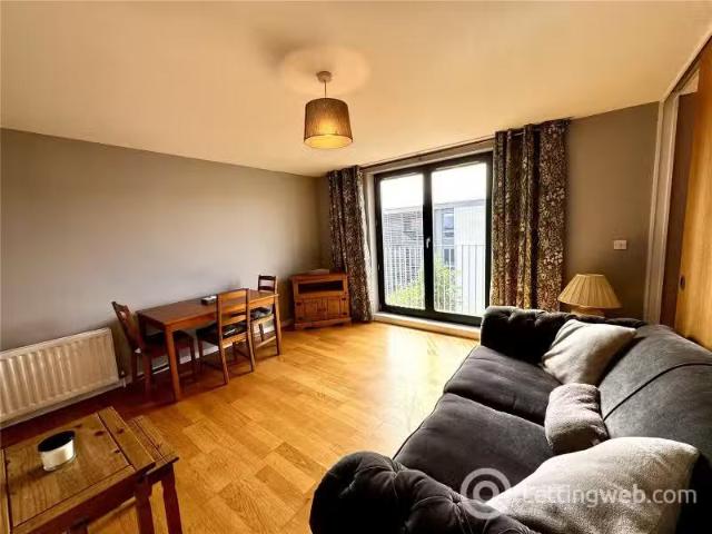 Deal! Property to rent in 12/6 Saltire Street, Edinburgh, EH5