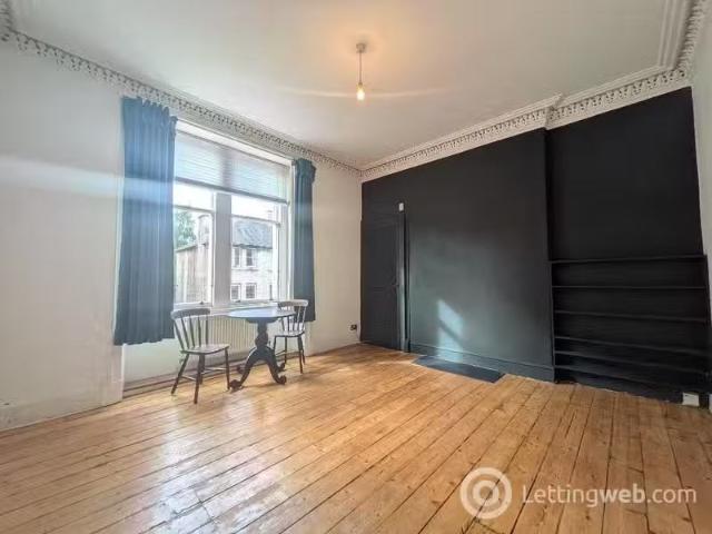 Cheap Property to rent in 1F3