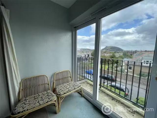 Charming Property to rent in 2/5 Langton Road, Edinburgh, EH9