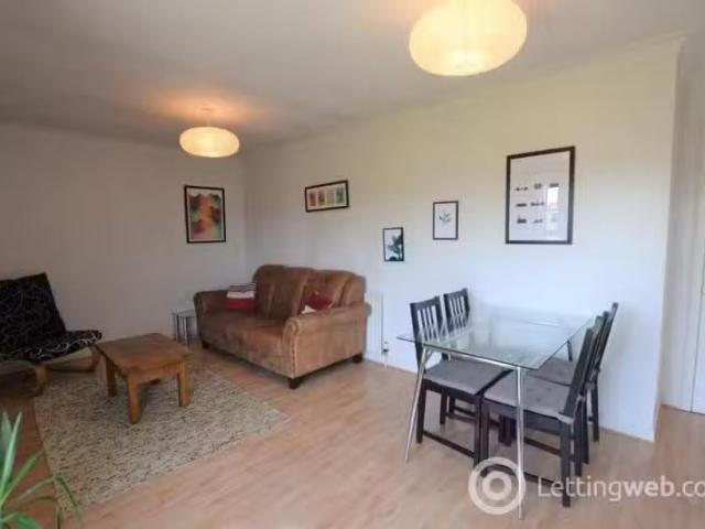 Cozy Property to rent in Warriston Road, Canonmills, Edinburgh.