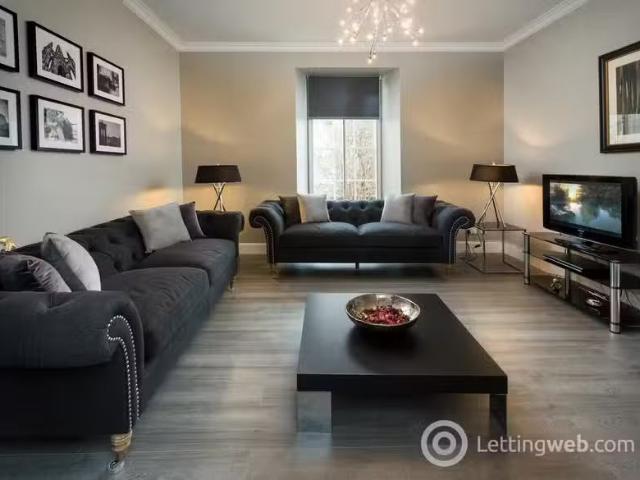 Just in! Property to rent in West Nicolson Street, Edinburgh.