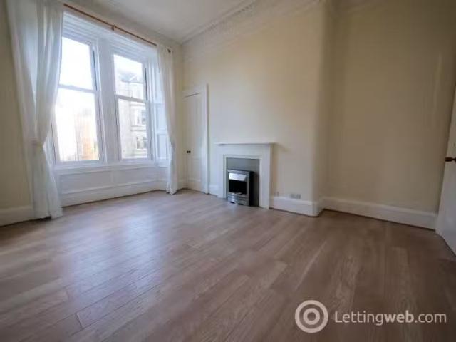 Deal! Property to rent in Comely Bank Avenue, Comely Bank, Edi.