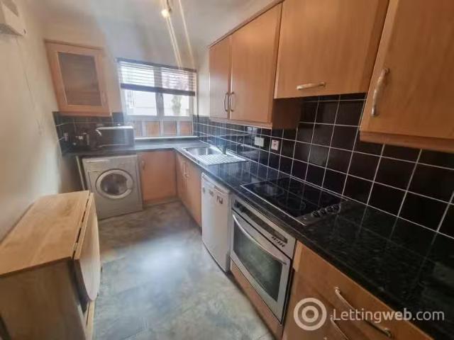 Rental! Property to rent in Flat A, 1 Ashvale Court, Aberdeen.