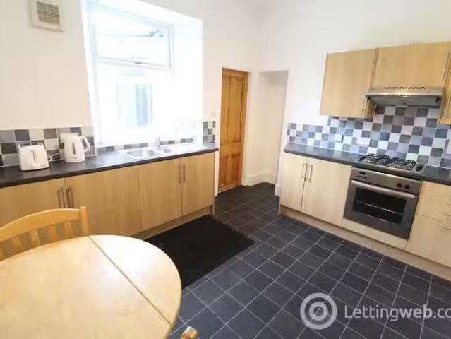 Charming Property to rent in Holburn Road, Ground Floor Right.