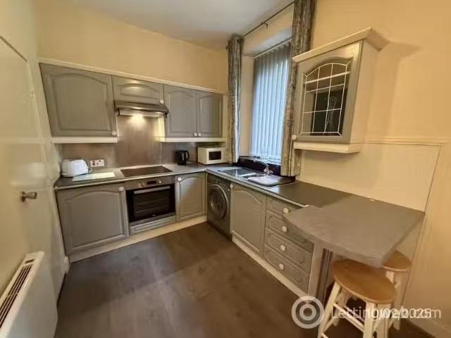 Nice Property to rent in Jute Street, First Floor First Left.