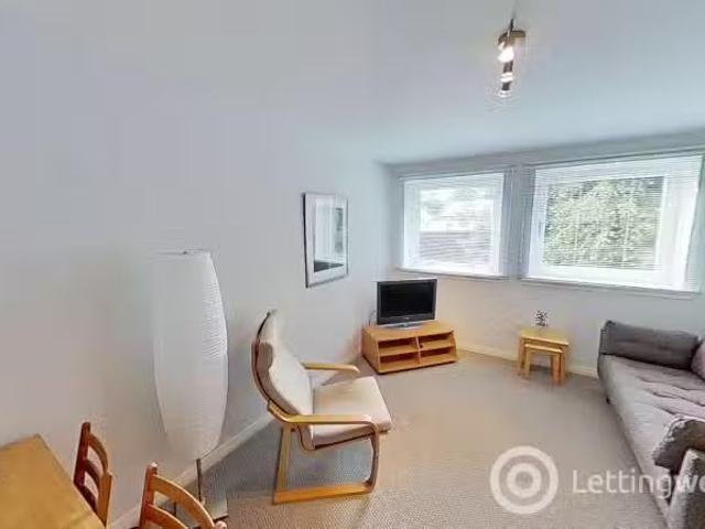 Cozy Property to rent in New Johns Place, Edinburgh, EH8