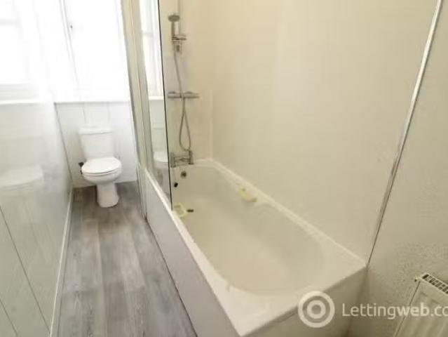 Cozy Property to rent in Paisley Road, Renfrew
