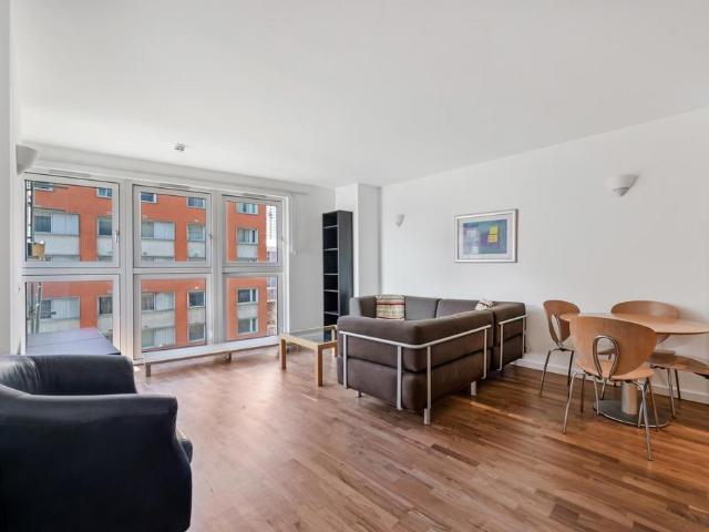 New Providence Wharf, Fairmont. 1 bed apartment to rent £2,002 pcm £462 pw