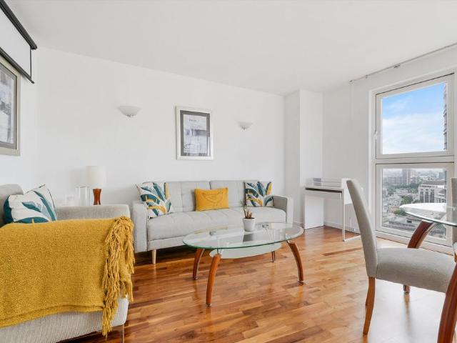 New Providence Wharf, Fairmont. 1 bed flat to rent £2,197 pcm £507 pw