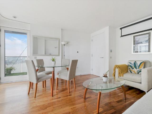 New Providence Wharf, Fairmont. 1 bed flat to rent £2,197 pcm £507 pw