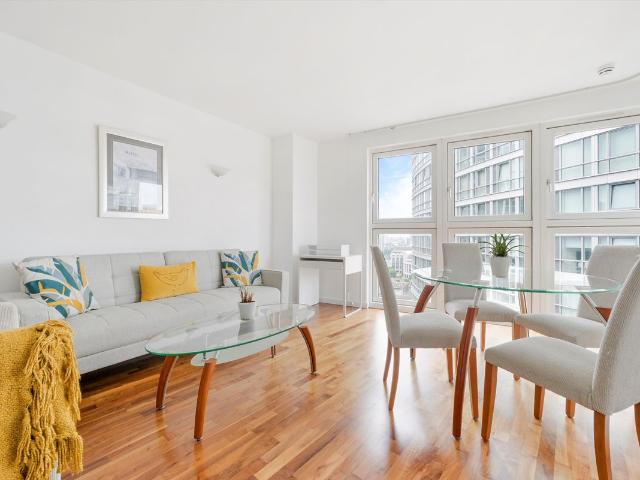 New Providence Wharf, Fairmont Avenue, London E14, 1 bed flat to rent, £2,199 pcm | PrimeLocation