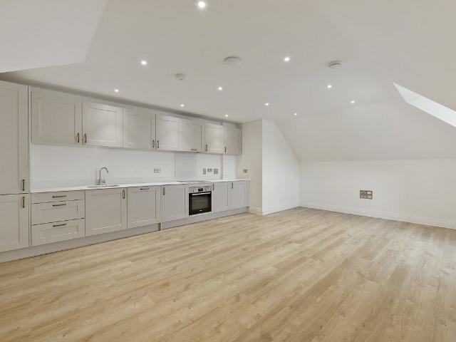 New Road, Ascot, Berkshire SL5, 1 bed flat to rent, £1,800 pcm | PrimeLocation