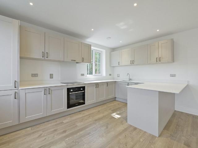 New Road, Ascot, Berkshire SL5, 2 bed flat to rent, £1,850 pcm | PrimeLocation