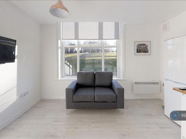 New Road Avenue, Chatham, ME4 2 bed flat to rent £1,195 pcm £276 pw